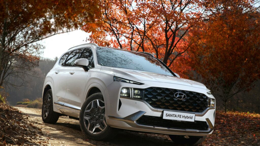 The 2025 Hyundai Santa Fe Hybrid Seeks EV Status - Autoxperts